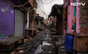 Living In The Shadows Of Asia’s Largest Garbage Mountain, The Ghazipur ...